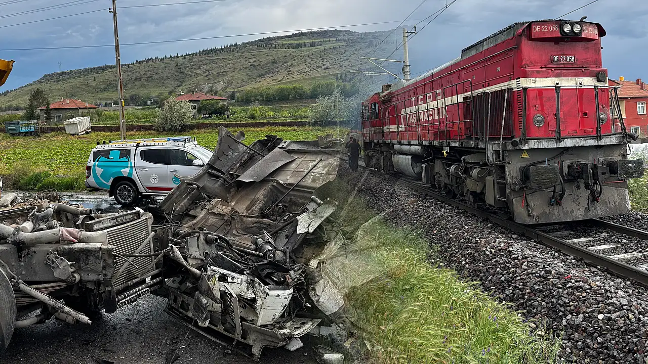Bir anda lokomotifin önünde kaldı! Kayseri'de 2 yaralı